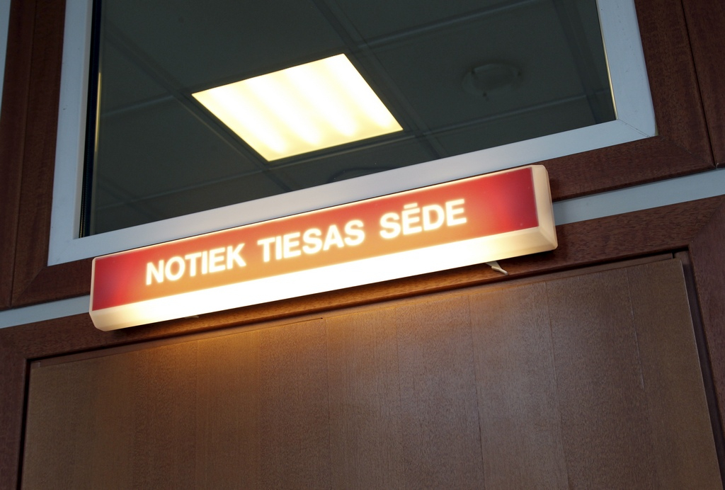 Tiesnese Buivide attaisnota atgriežas darbā