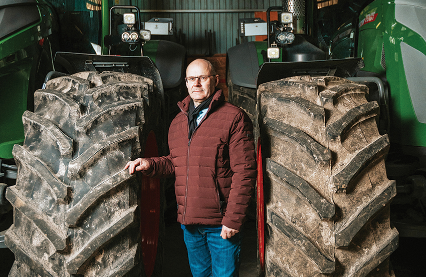 Zemnieks kā apmierināts pitons