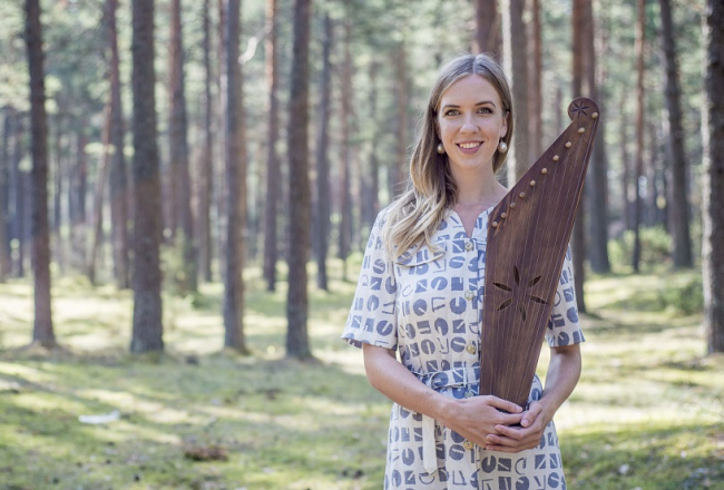 VIDEO: Mūziķe Lauma Matule Dzilnuciemā: “Kokle ir trauslums, mīļums un ...